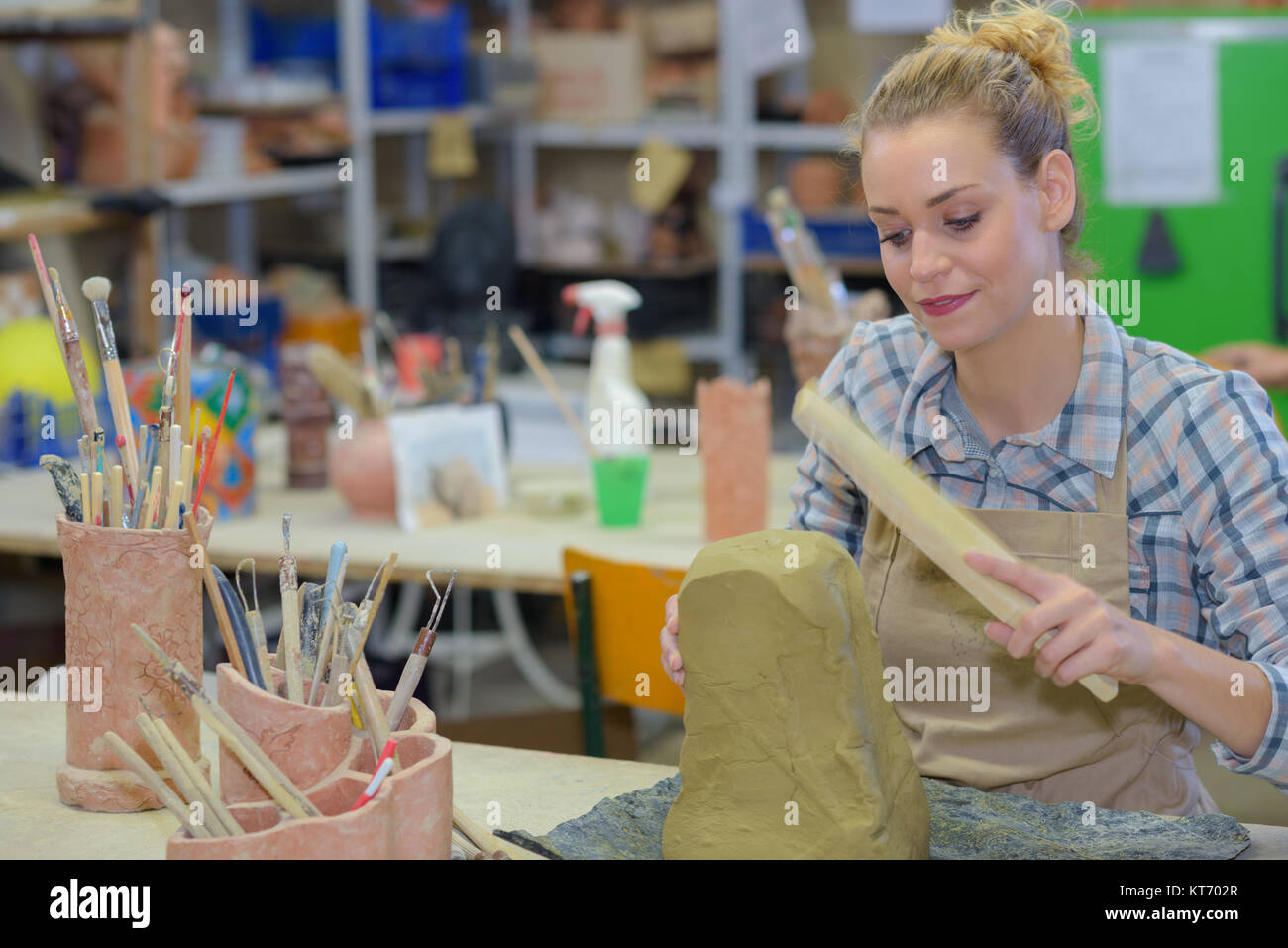 Family pottery workshop hi-res stock photography and images - Alamy