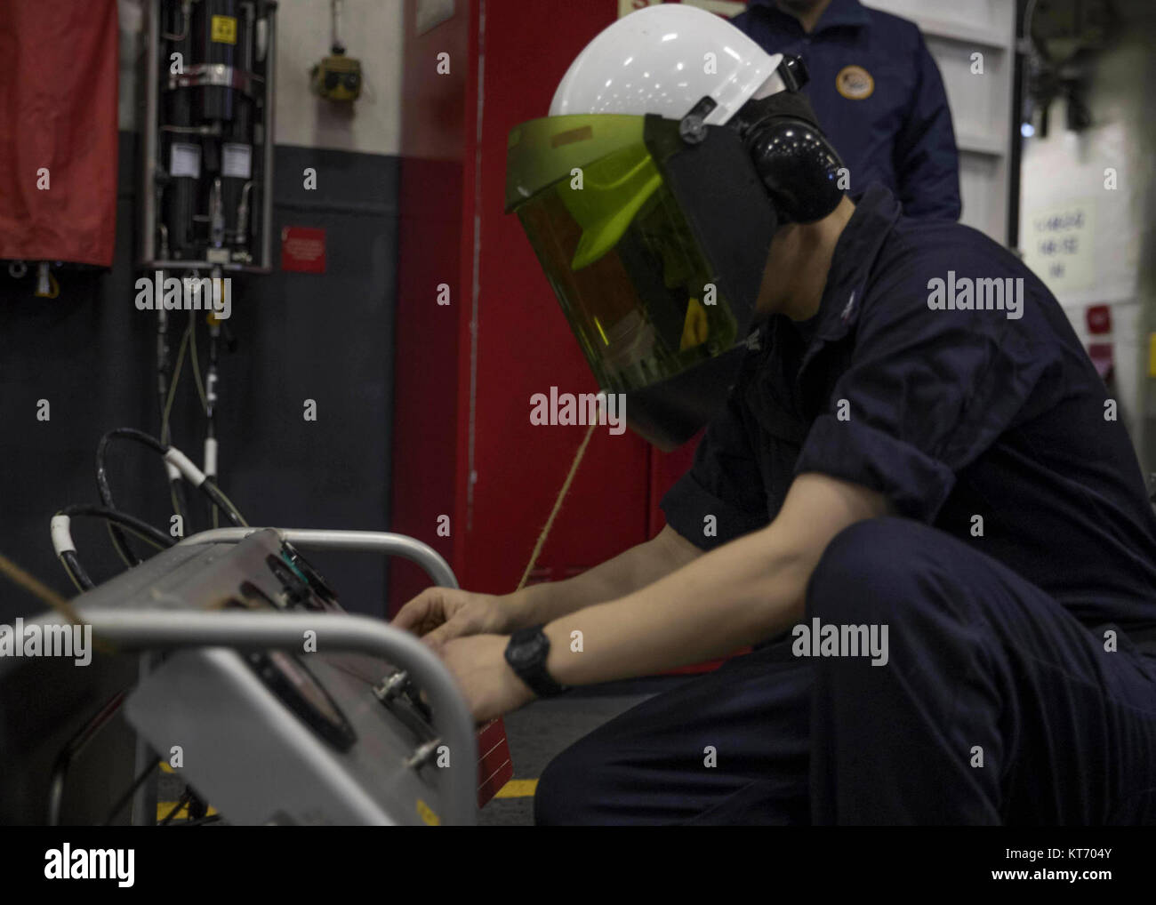 ATLANTIC OCEAN (Dec. 9, 2017) Damage Controlman 3rd Class Britton Raven ...