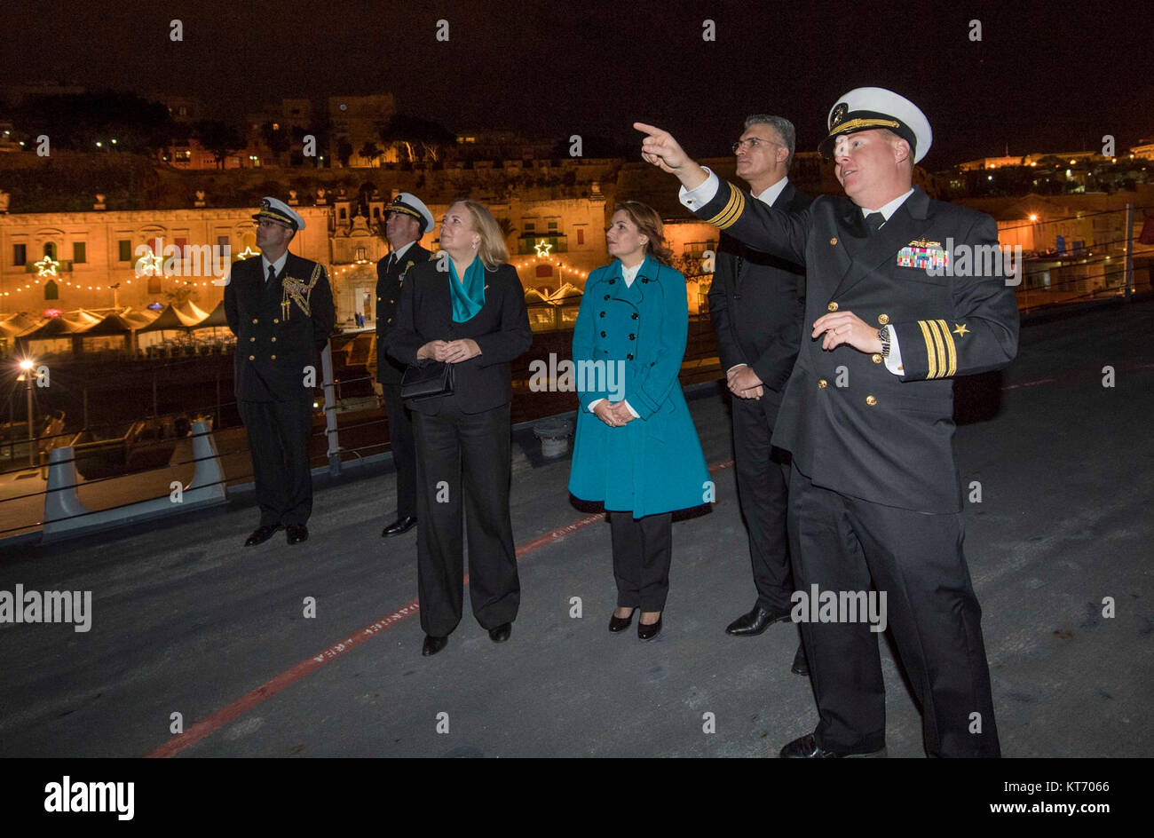 - Cmdr. Peter Halvorson, right, commanding officer of the Arleigh Burke ...