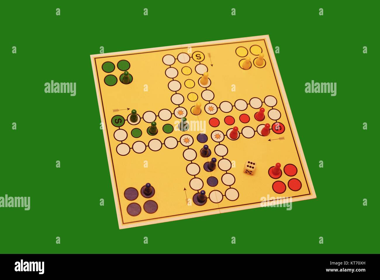 Retro playing board games hi-res stock photography and images - Alamy