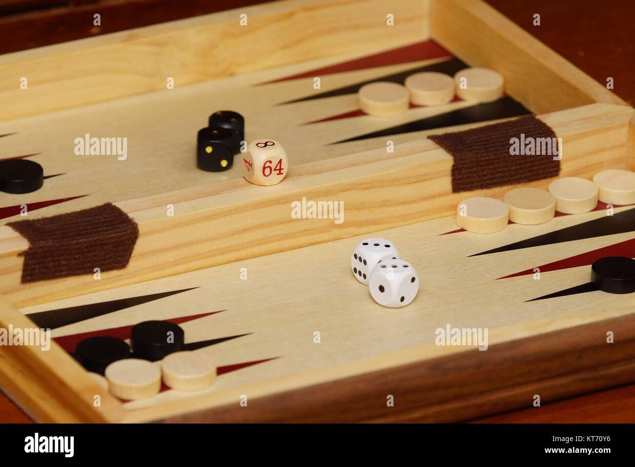 backgammon board game Stock Photo - Alamy