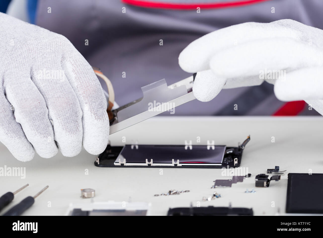 Technician Repairing Mobile Phone Stock Photo - Alamy