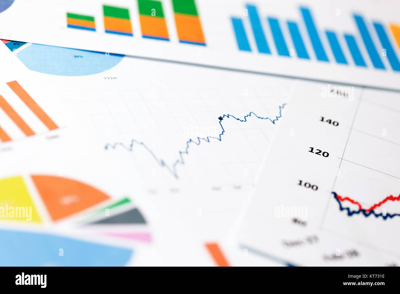 Infographics growth chart hi-res stock photography and images - Alamy
