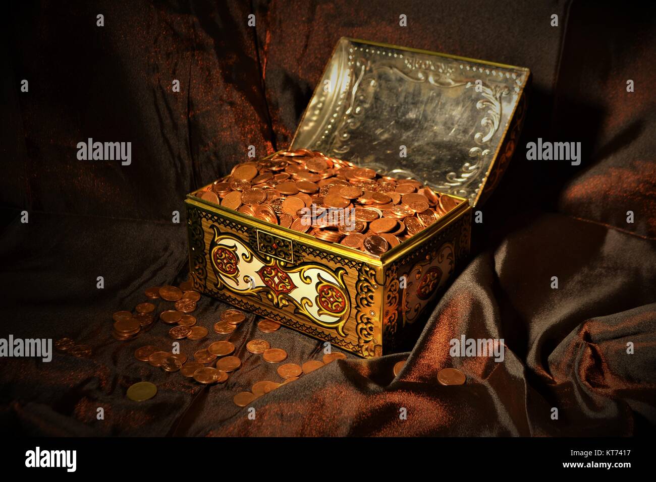 Treasure chest money hi-res stock photography and images - Alamy