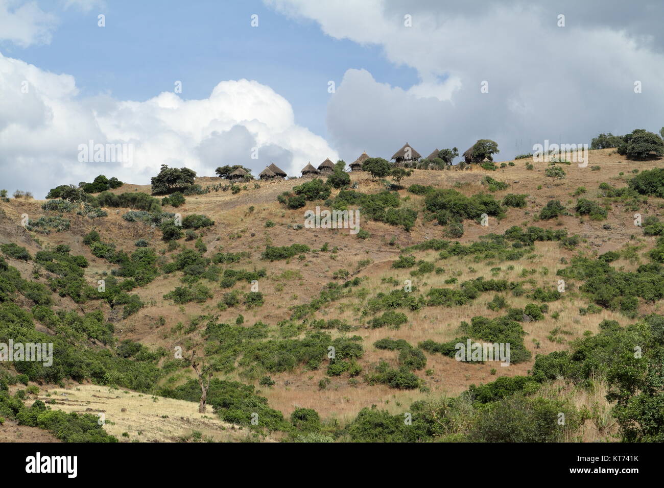 traditional straw houses in africa Stock Photo - Alamy