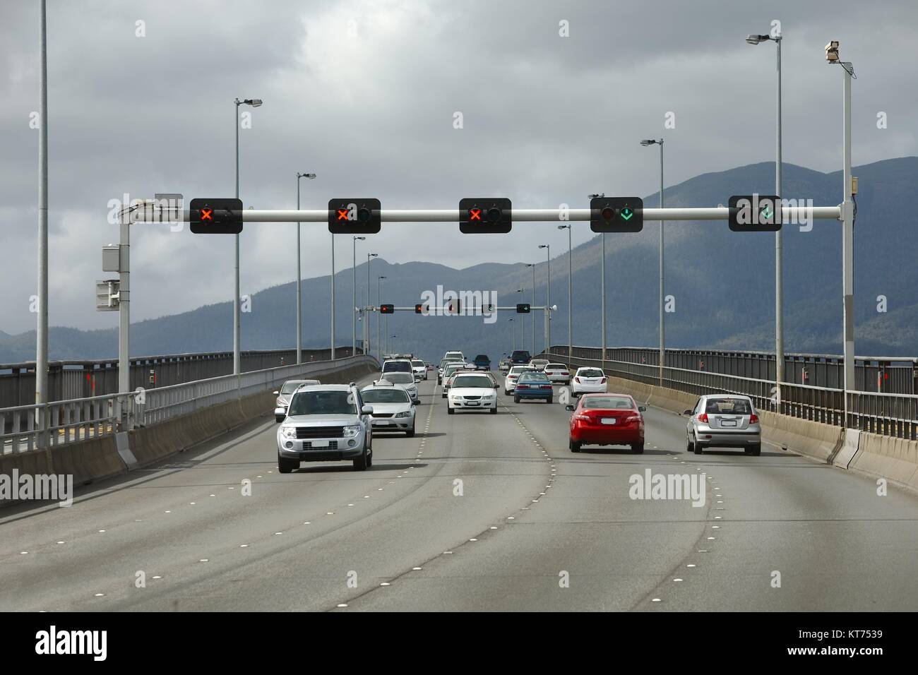 Highway with low traffic Stock Photo - Alamy