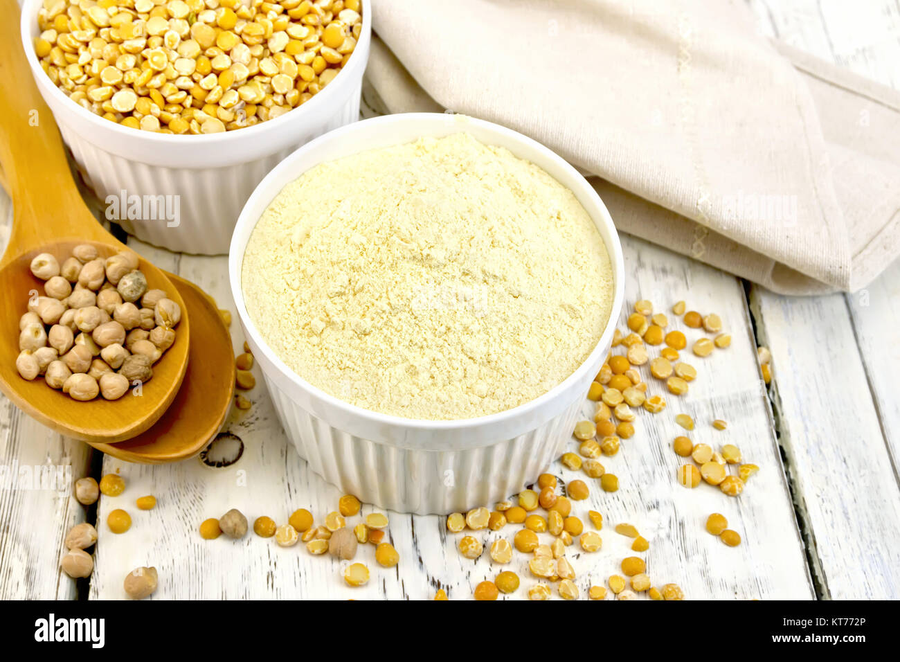 Flour pea and split pease in bowls on light board Stock Photo - Alamy
