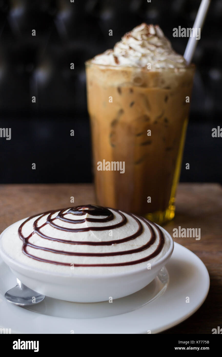 Set Of Iced Coffee And Banoffee Pie Stock Photo - Alamy