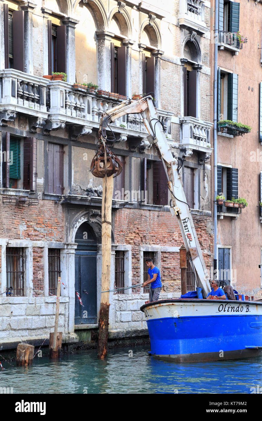 Italian construction workers hi-res stock photography and images - Alamy