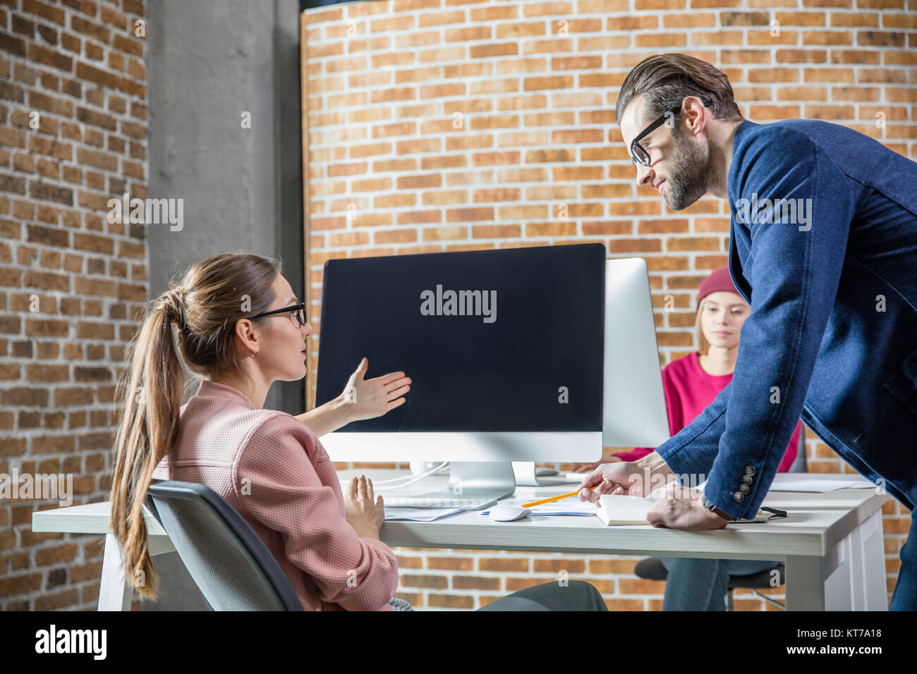 Young people discussing Stock Photo - Alamy