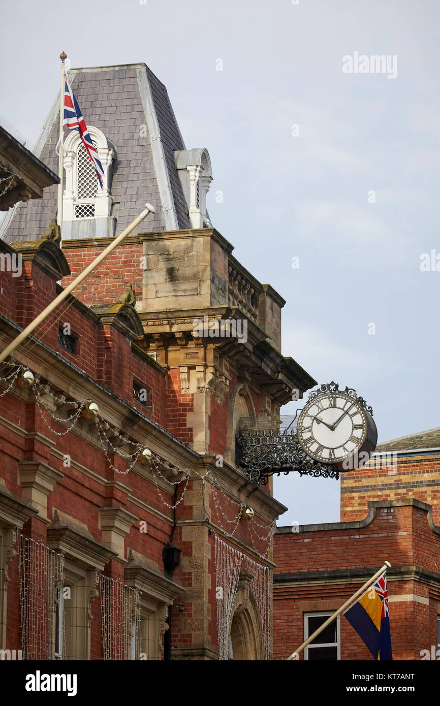 Kidderminster town hall clock above Vicar Street , Worcestershire, the ...
