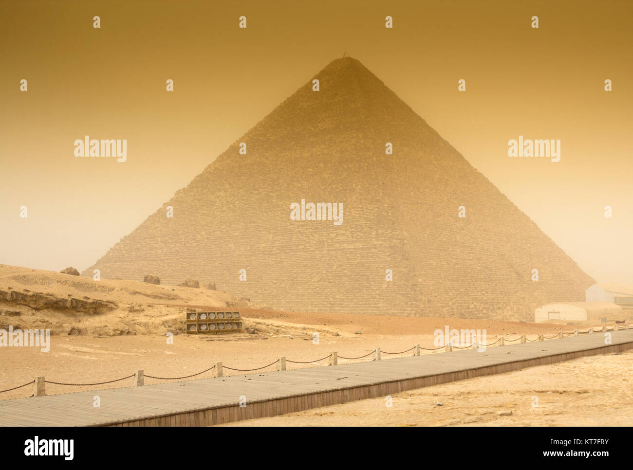 Pyramid gold sand hi-res stock photography and images - Alamy