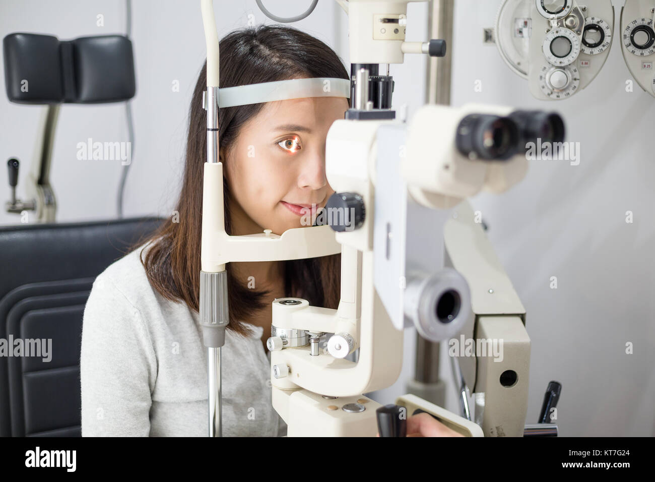 Woman undergoing medical examination at the oculist Stock Photo - Alamy