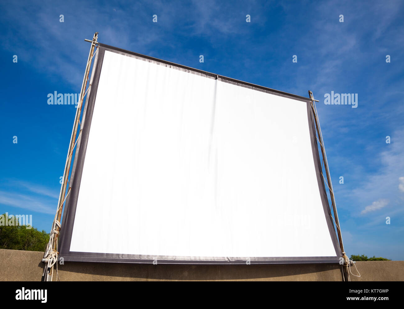 empty white screen for cinema outdoor Stock Photo - Alamy