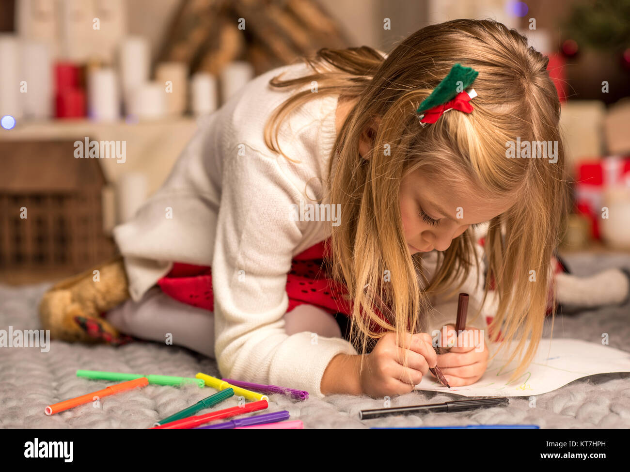 Little kid drawing picture Stock Photo - Alamy