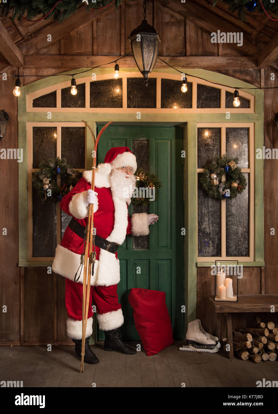 Knocking in hi-res stock photography and images - Alamy