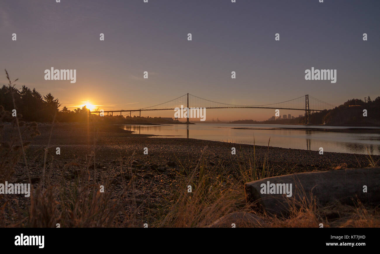 Lions gate bridge morning hi-res stock photography and images - Alamy