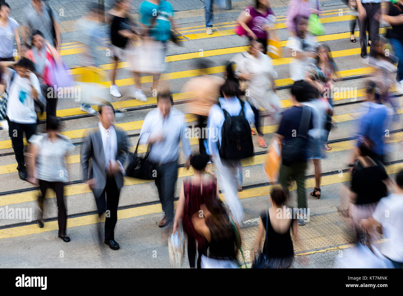 Busy pedestrian crossing at Hong Kong Stock Photo - Alamy