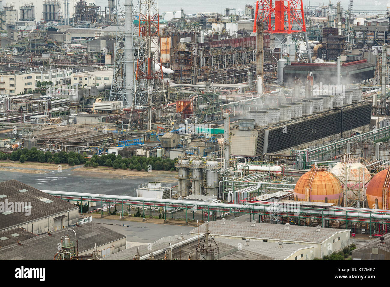 Oil complex japan hi-res stock photography and images - Alamy