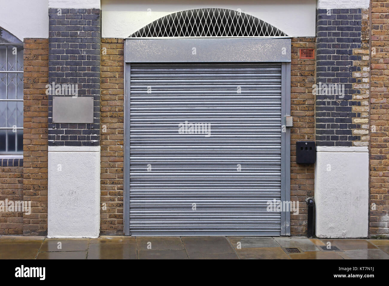 Roll up metal door hi-res stock photography and images - Alamy
