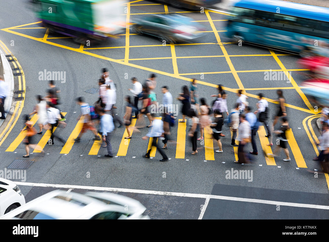 Busy pedestrian crossing at Hong Kong Stock Photo - Alamy