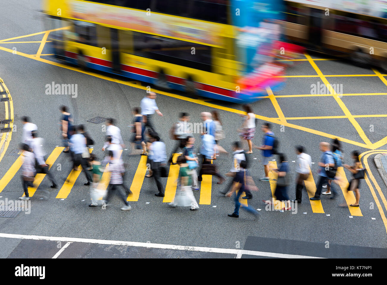 Busy pedestrian crossing at Hong Kong Stock Photo - Alamy