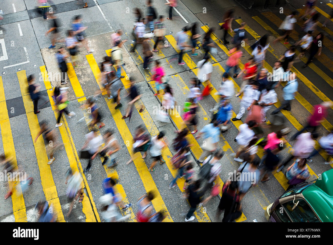 Busy pedestrian crossing at Hong Kong Stock Photo - Alamy