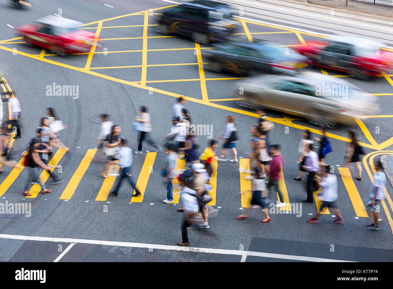 Busy pedestrian crossing at Hong Kong Stock Photo - Alamy