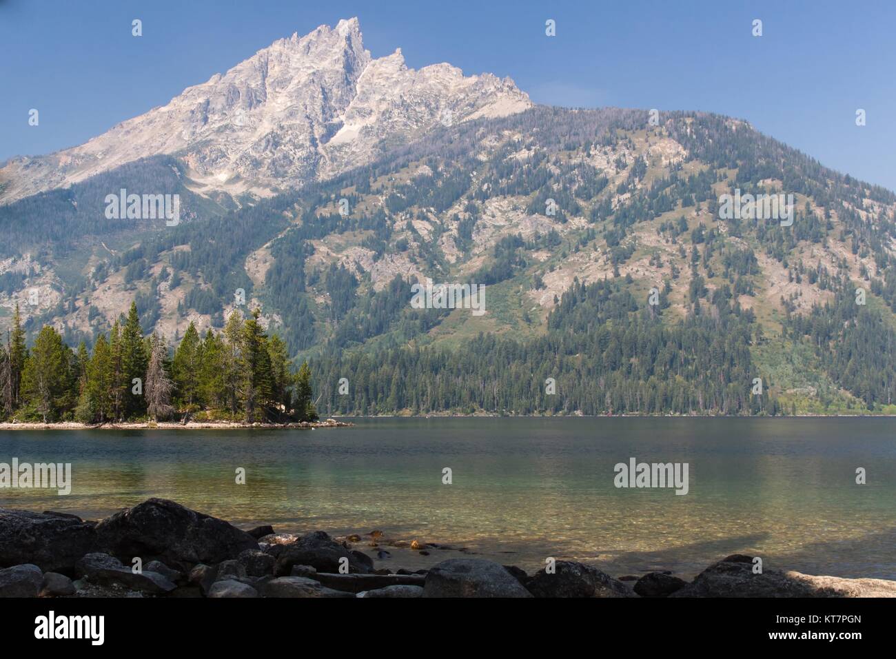 Blick auf den Jenny Lake im Grand Teton Nationalpark. View of the Jenny ...