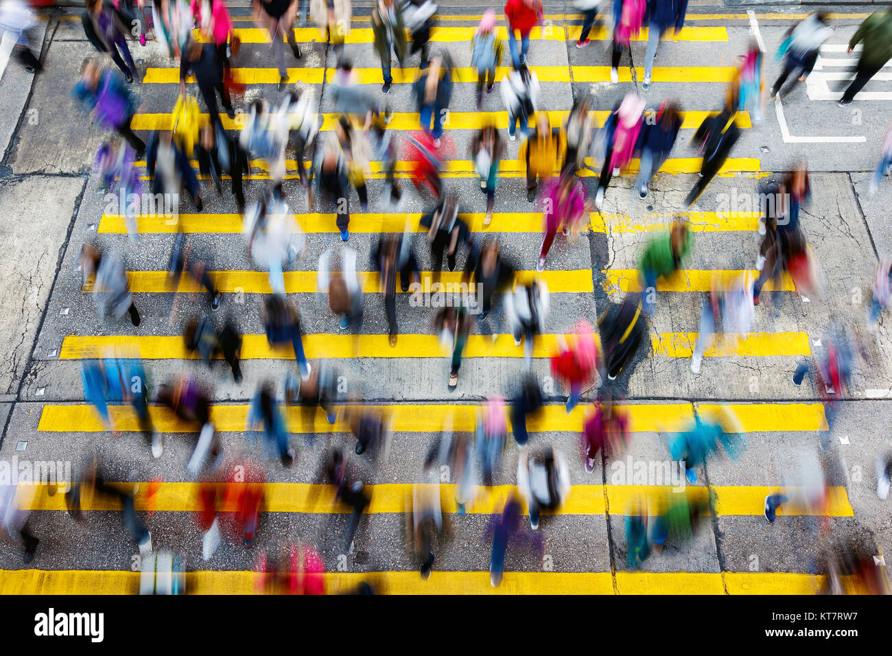 Busy pedestrian crossing at Hong Kong Stock Photo - Alamy