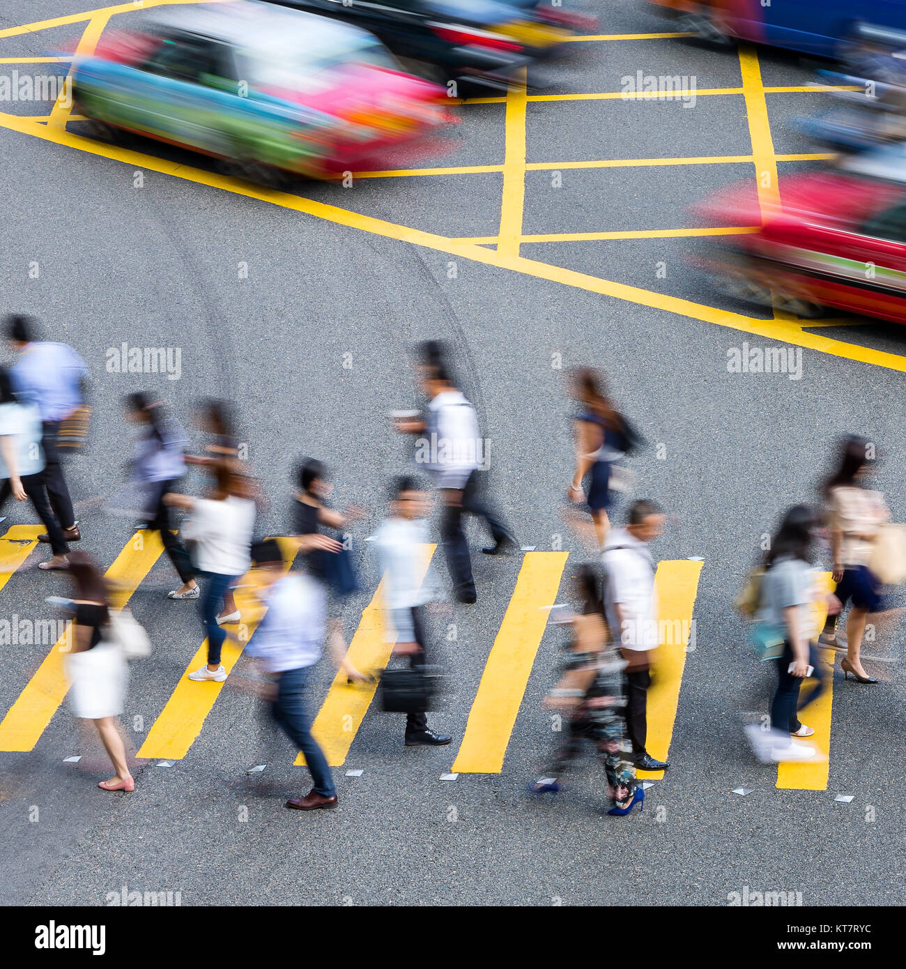 Busy pedestrian crossing at Hong Kong Stock Photo - Alamy