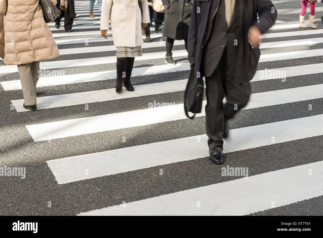Busy crosswalk hi-res stock photography and images - Alamy