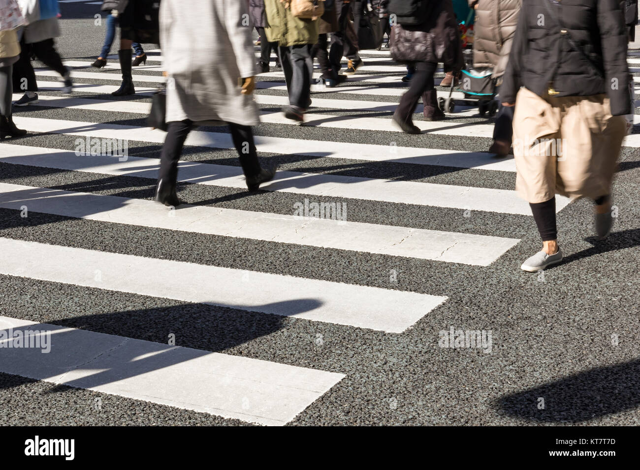 Busy pedestrian crossing at Tokyo Stock Photo - Alamy