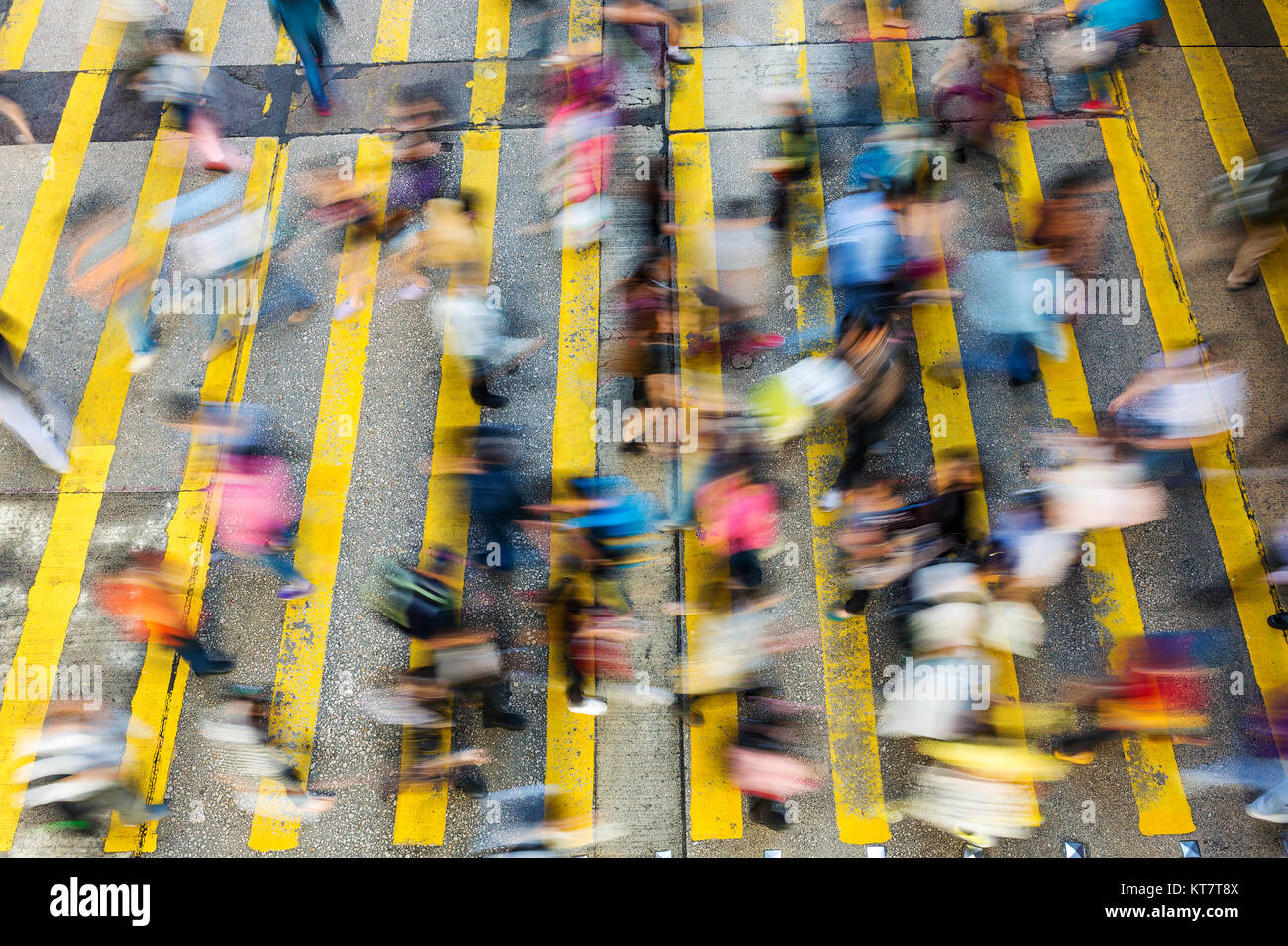 Busy pedestrian crossing at Hong Kong Stock Photo - Alamy