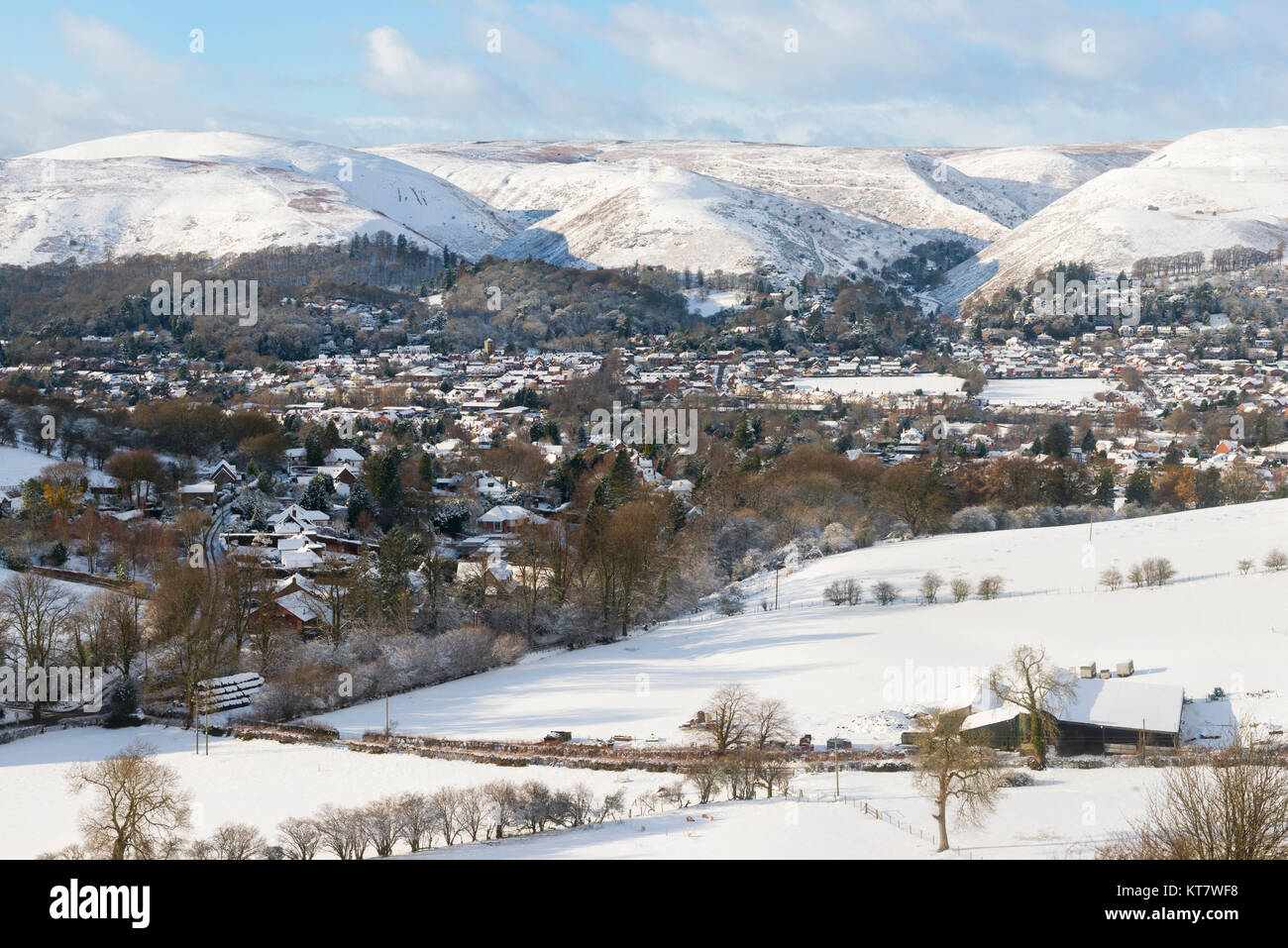 Snow covers the town of Church Stretton, Shropshire, beneath the Long ...