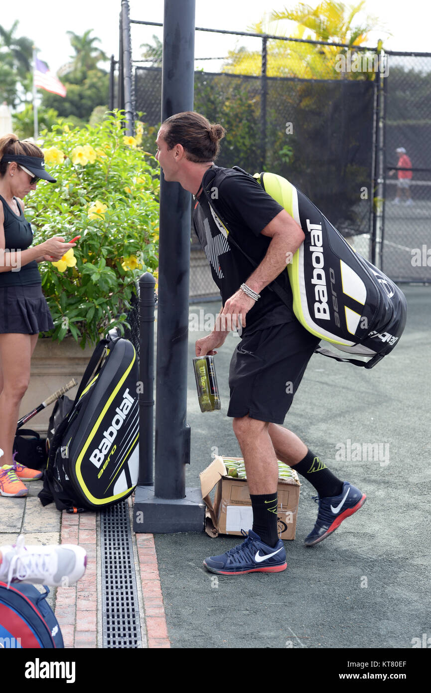 BOCA RATON, FL - NOVEMBER 20: Rocker Gavin Rossdale is seen playing ...