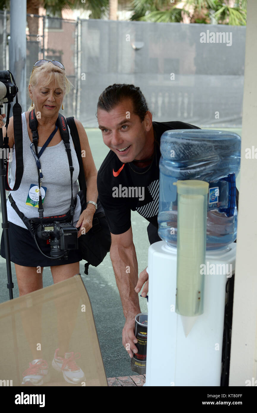 BOCA RATON, FL - NOVEMBER 20: Rocker Gavin Rossdale is seen playing ...
