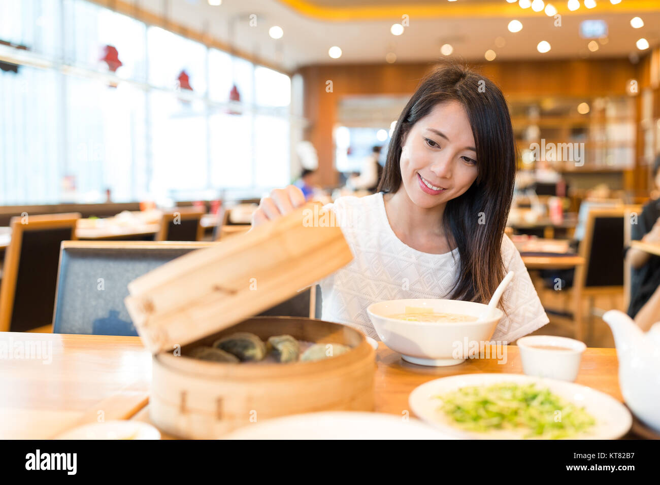Woman open the bamboo steamer in chinese restaurant Stock Photo - Alamy