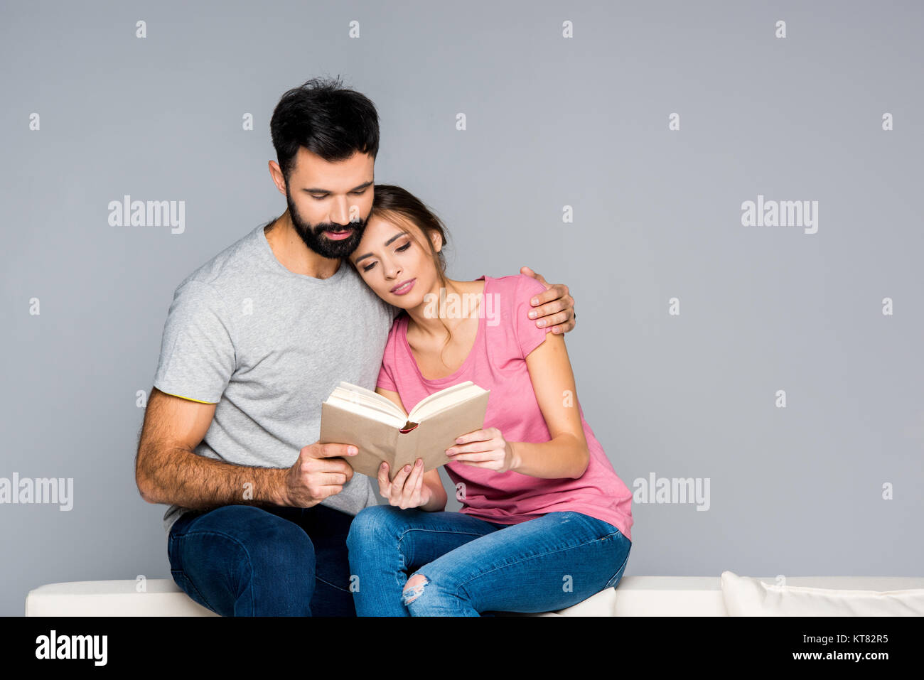 Couple reading book Stock Photo - Alamy