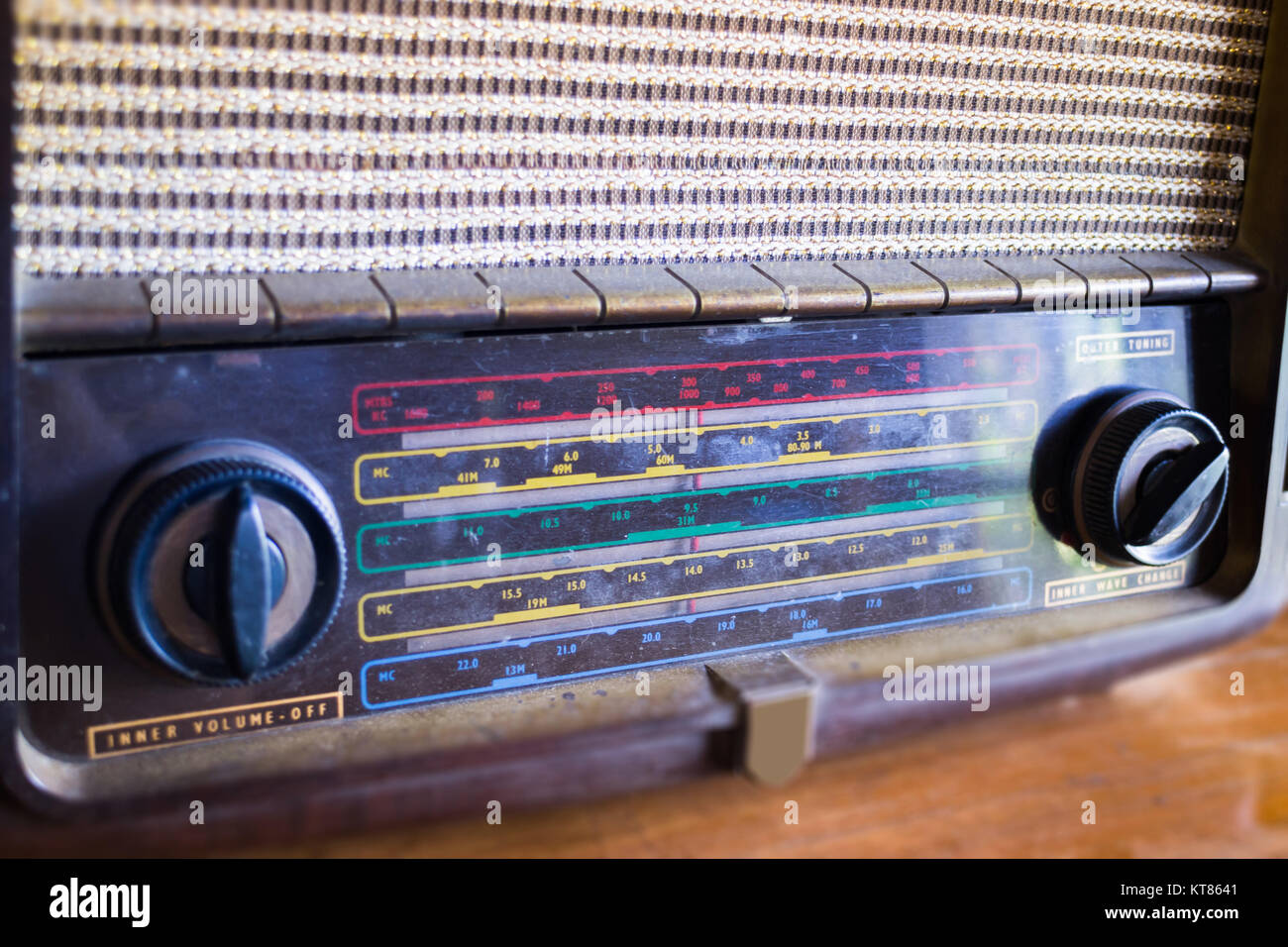 Vintage radio table hi-res stock photography and images - Alamy
