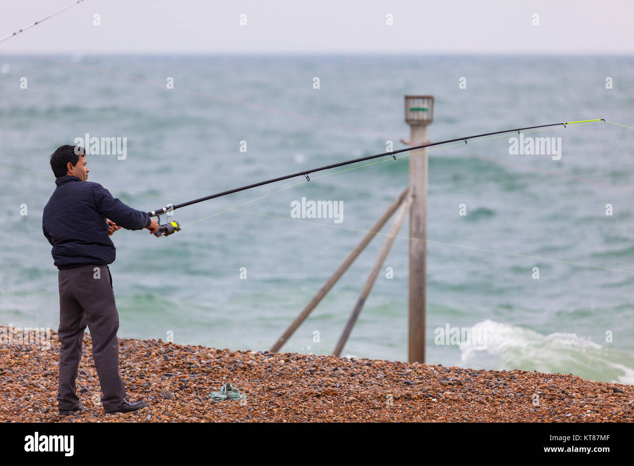 Casting off the beach hi-res stock photography and images - Alamy