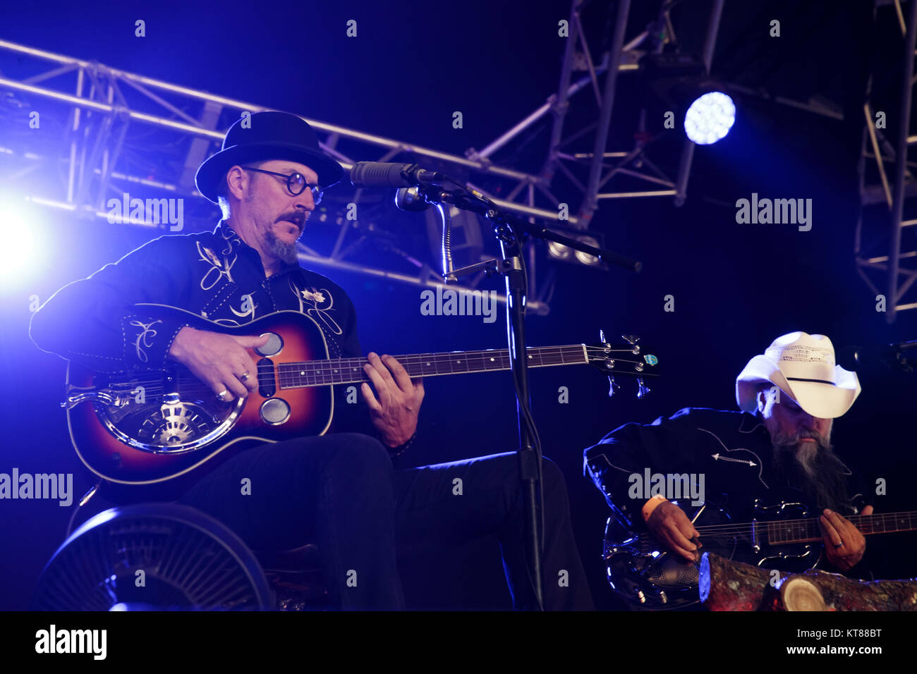 The twang band hi-res stock photography and images - Alamy
