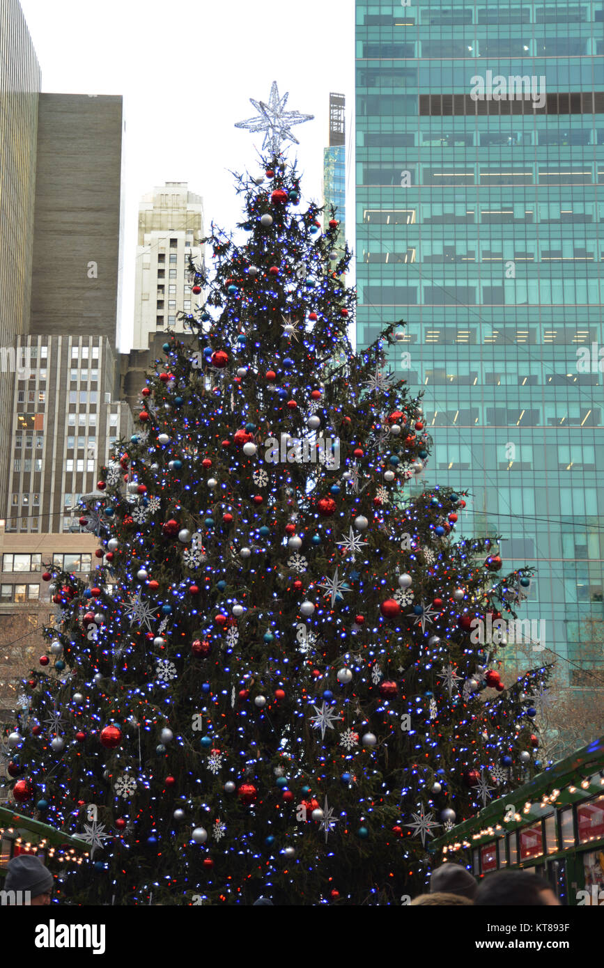 Manhattan christmas tree hi-res stock photography and images - Alamy