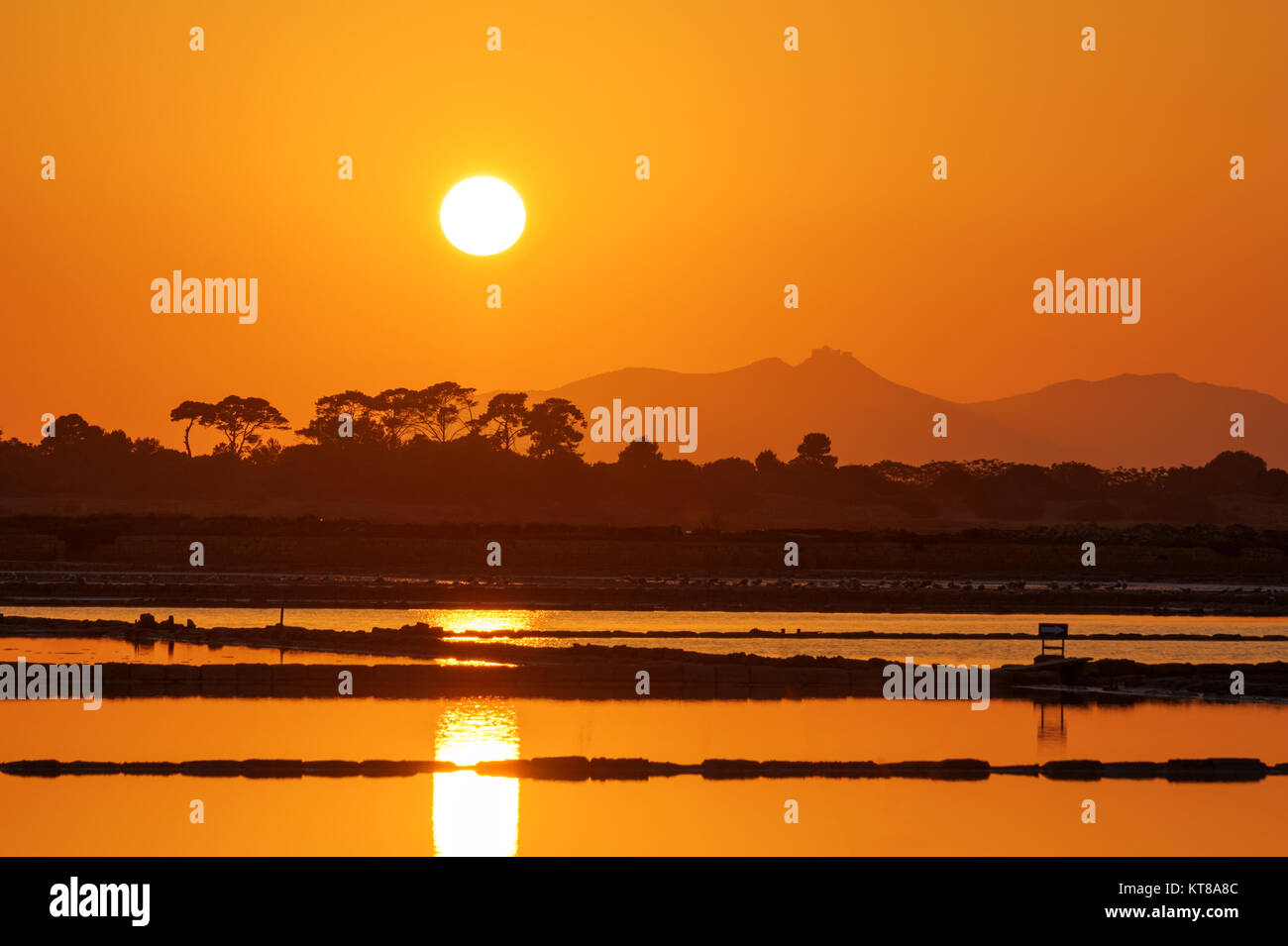 sunset at salt pans of trapani in sicily Stock Photo - Alamy