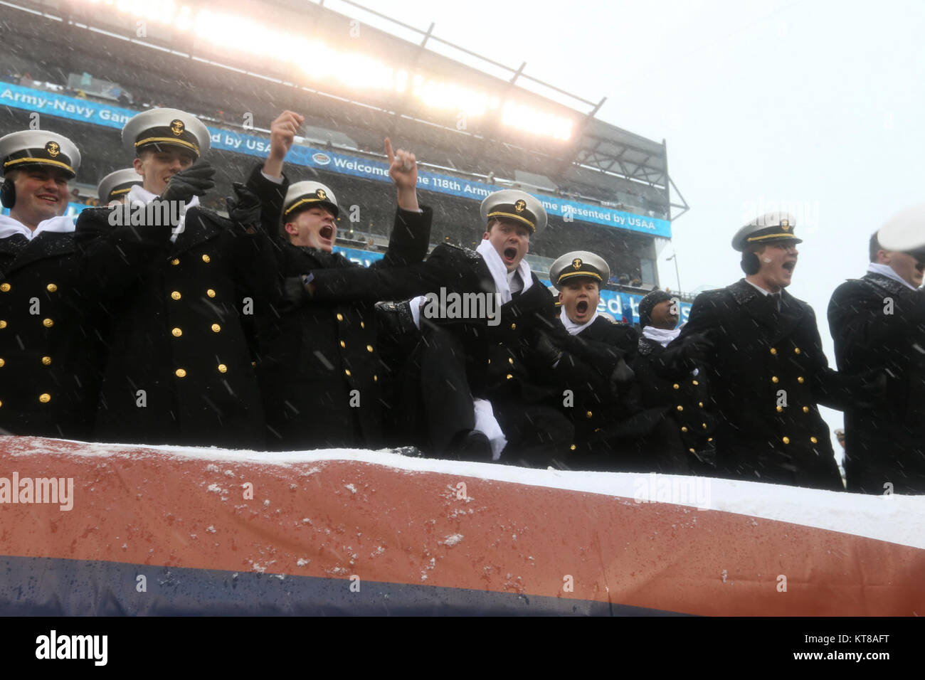 Midshipmen cheer on their fellow cadets at Lincoln Financial Field ...