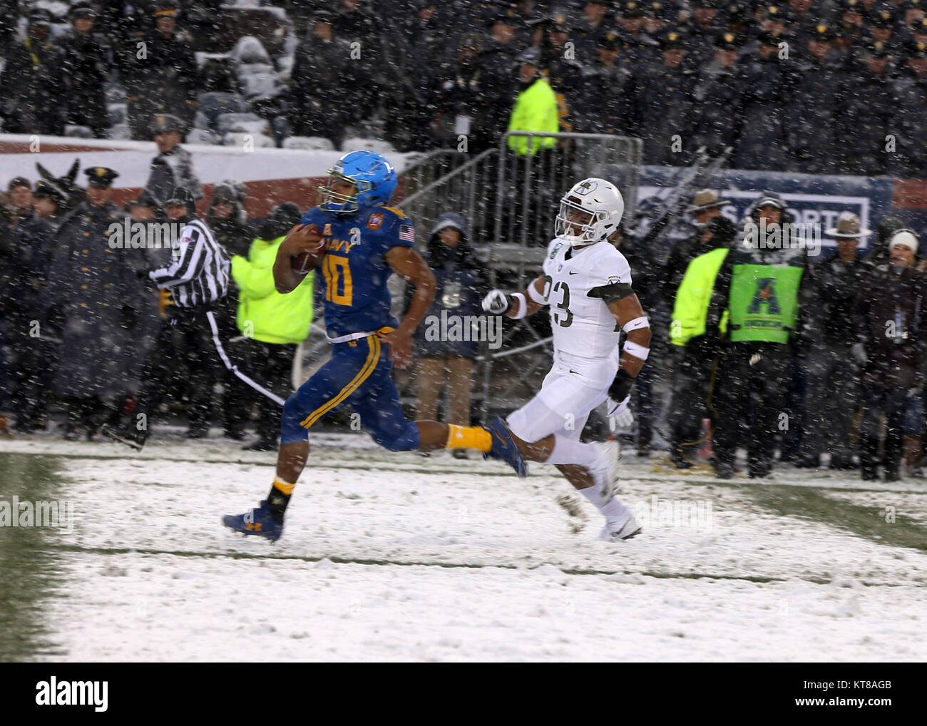 Midshipman Malcolm Perry breaks away for a U.S. Navy Midshipmen ...