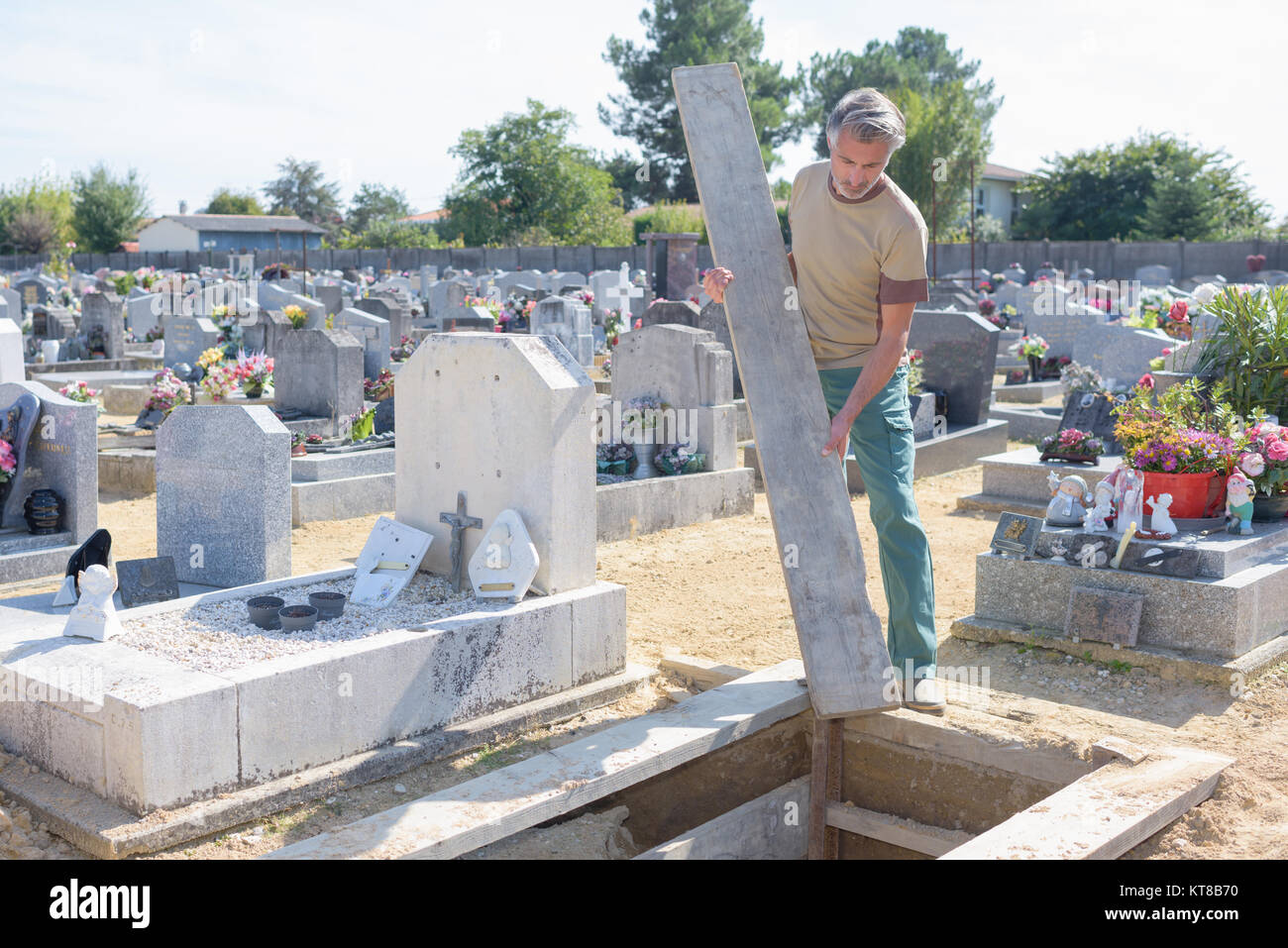 man working in cemetary Stock Photo - Alamy