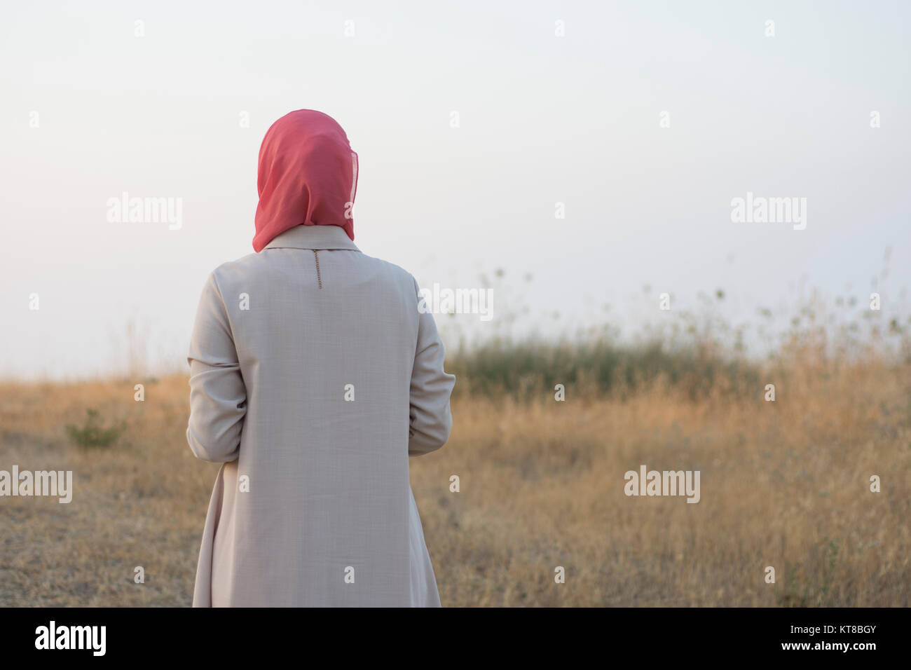 Muslim girl back hi-res stock photography and images - Alamy