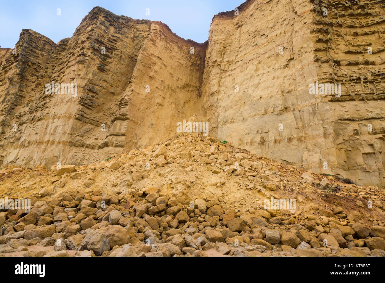 Jurassic coast cliff collapse hi-res stock photography and images - Alamy
