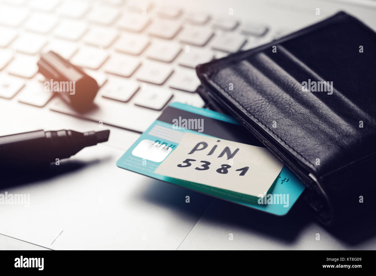 Credit note hi-res stock photography and images - Alamy